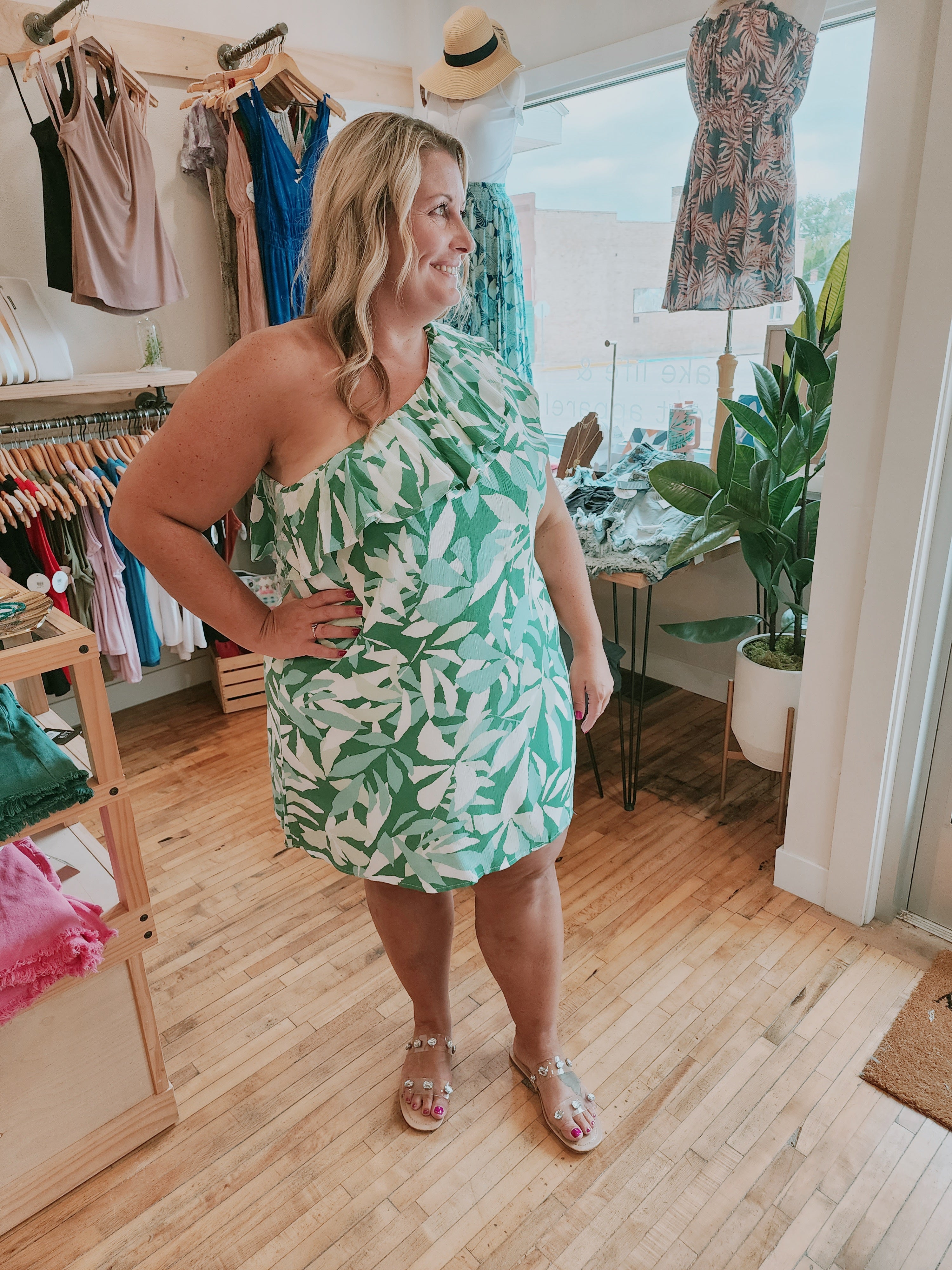 Curvy Evergreen One Shoulder Dress – Chelsea Pacifica
